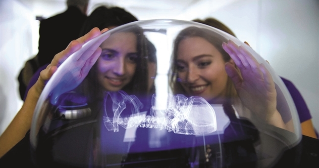 Tìm hiểu công nghệ hologram 7d là gì ứng dụng trong lĩnh vực nào?