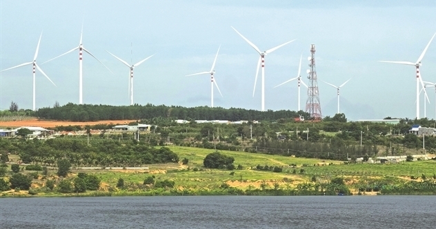 Vietnam's wind power plants get ready for the breeze