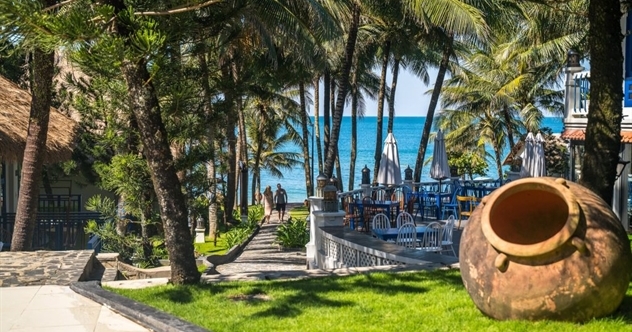 L’AZURE vào mùa đẹp nhất trong năm